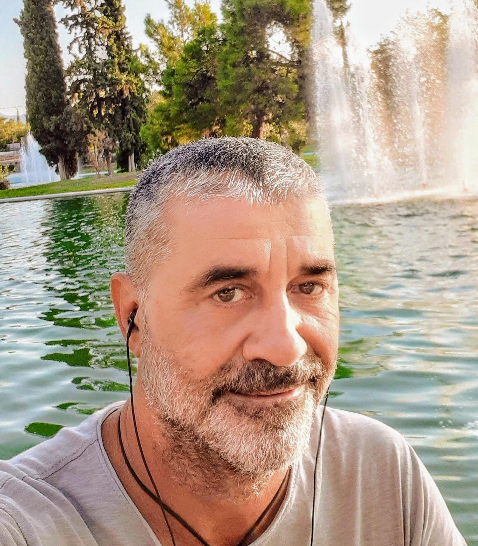 Ε-θελοντές και δεν-θελοντές | e-kafeneio.gr